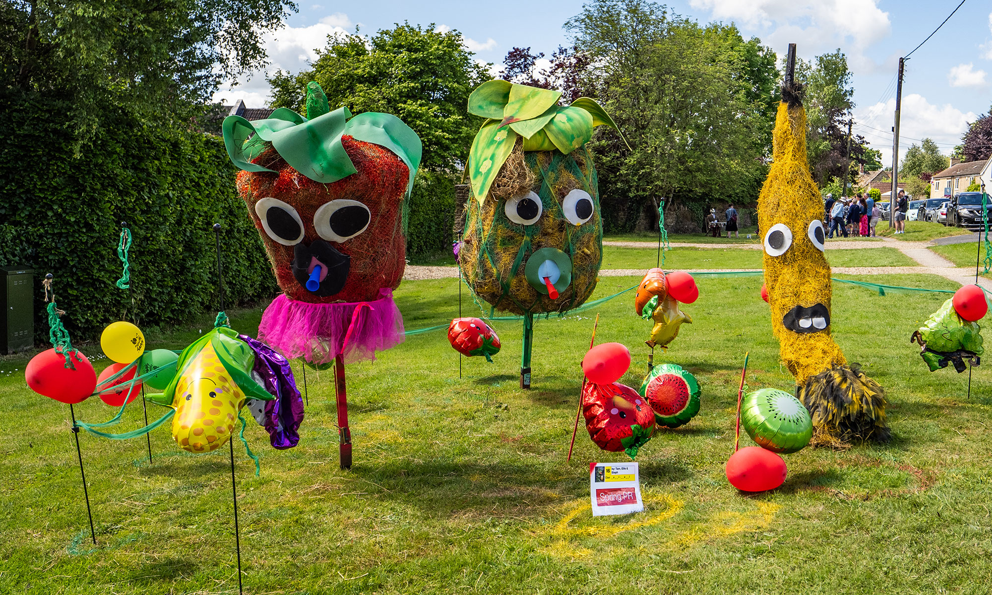 Kington Langley Scarecrow Festival raises £4,500 for local Homeless ...